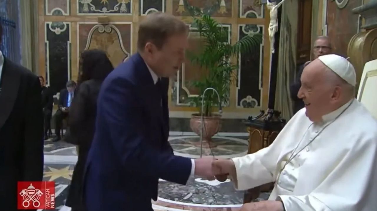 Patrick Kielty meets the Pope in audience to celebrate ‘precious gift ...