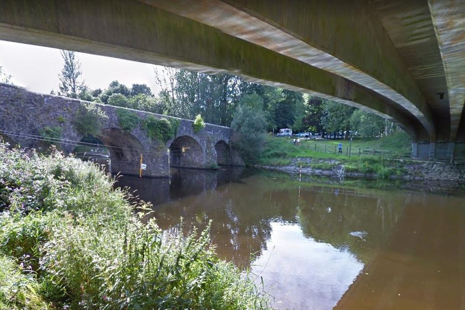 Suspected firearm found by member of the public close to Shaw’s Bridge ...