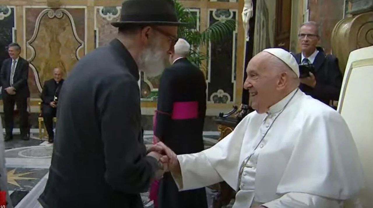 Patrick Kielty meets the Pope in audience to celebrate ‘precious gift ...