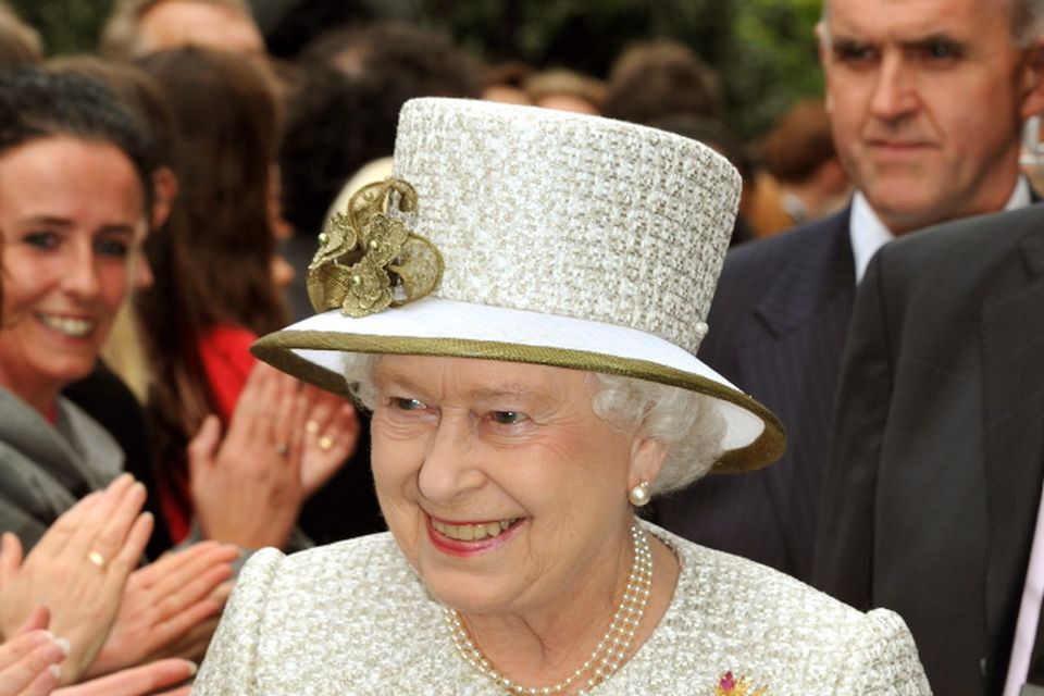 An unmistakable symbol as Queen Elizabeth lays wreath to Ireland's ...