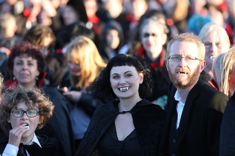 Whitby ‘vampires’ break world record on anniversary of Bram Stoker’s ...
