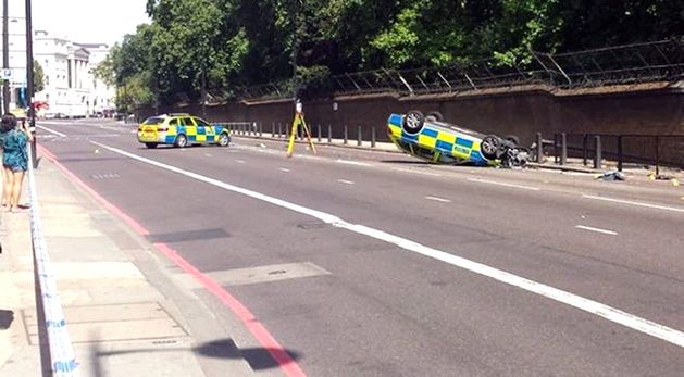 Police car in moped chase overturns outside Buckingham Palace ...