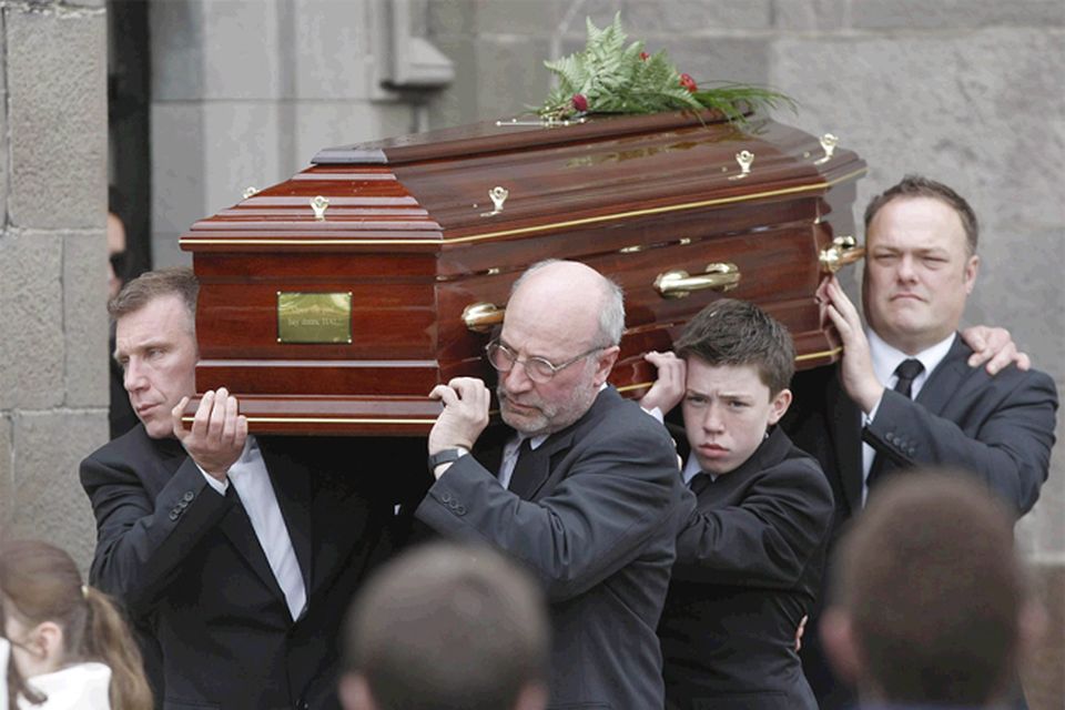 Grieving fans of Gerry Ryan remember ‘the man with the common touch ...