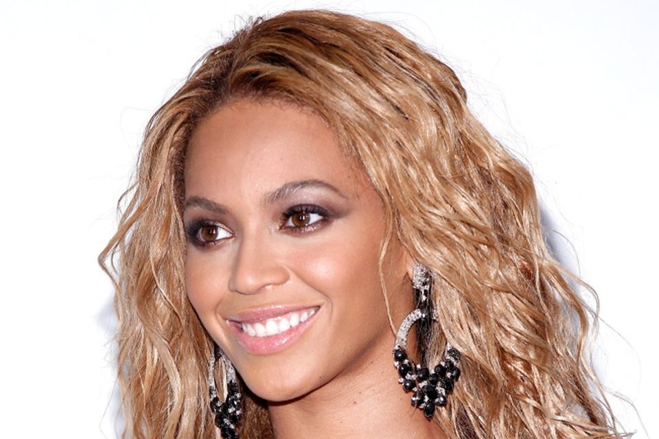 In Pictures: Justin Bieber, U2 and Lady Gaga win Billboard gongs ...