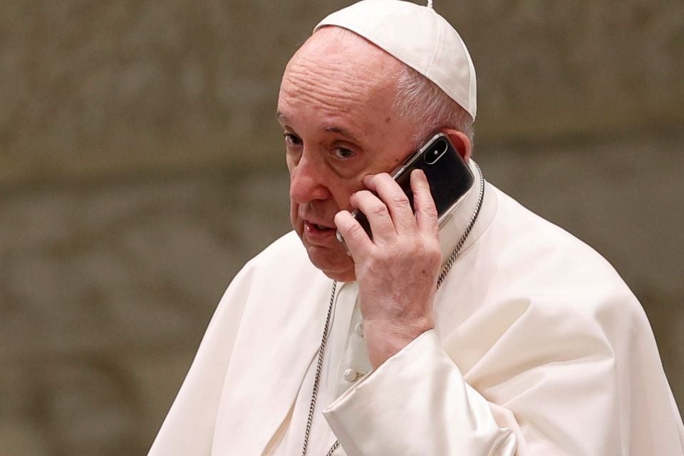 Holy calling: Pope Francis has phone chat during audience with public ...