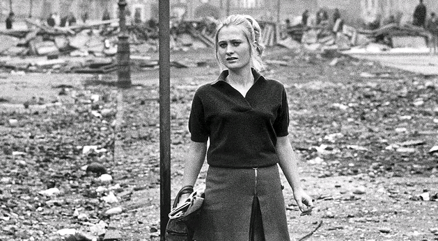 Iconic Battle of Bogside images go on display in Derry ...