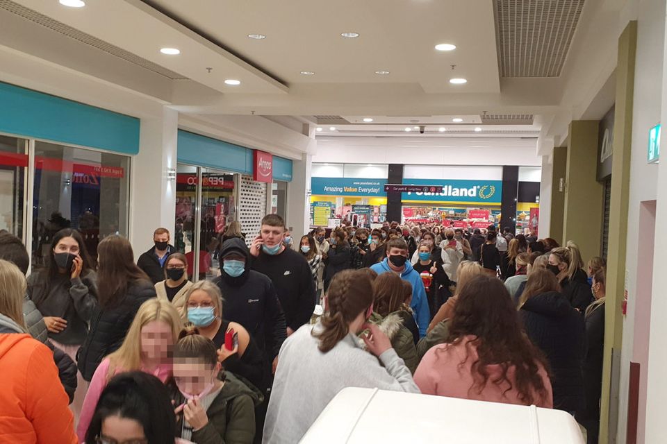 Video: Primark crowd chaos at Abbey Centre with shoppers facing mile ...
