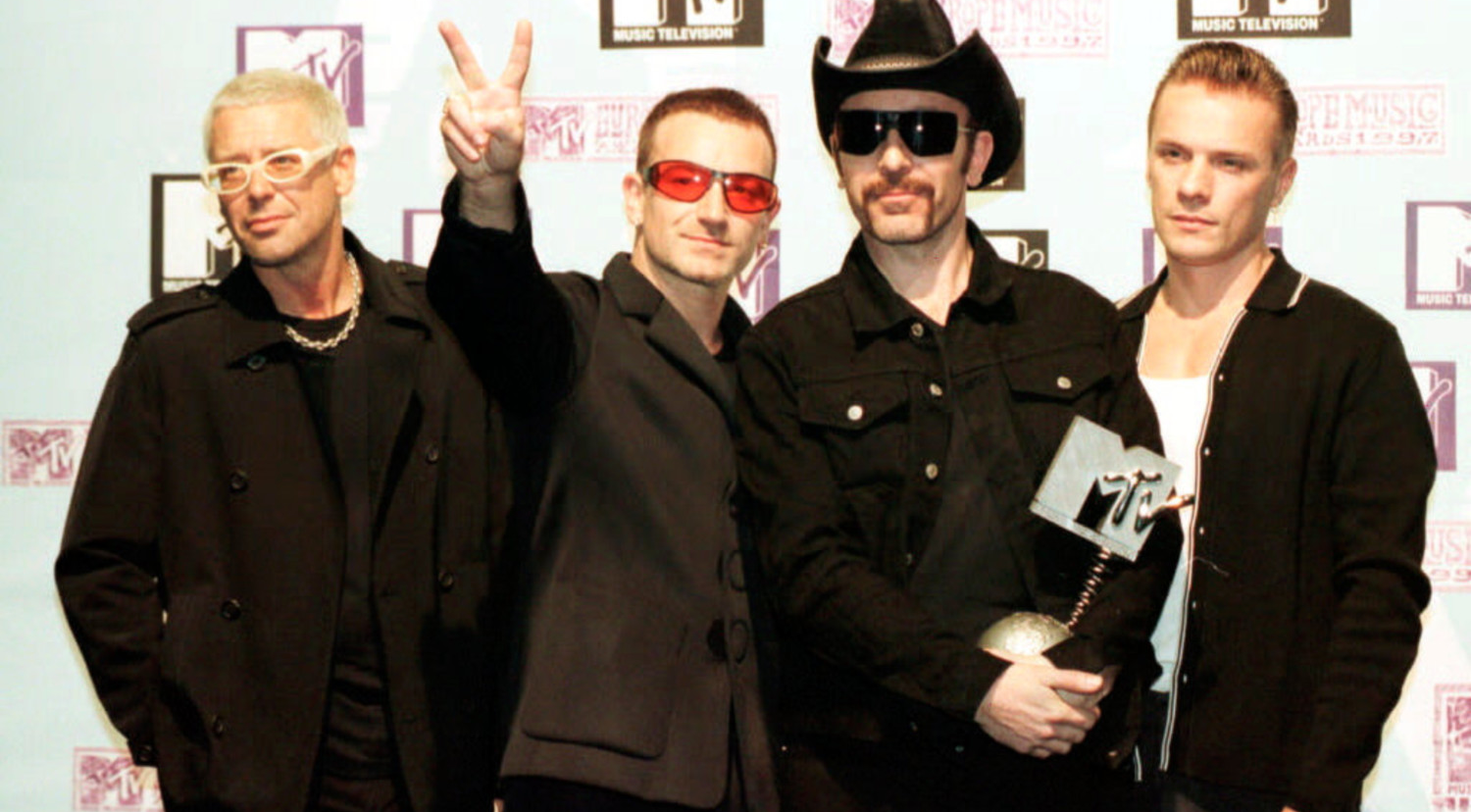 U2 still flying high, with a little help from their friends ...